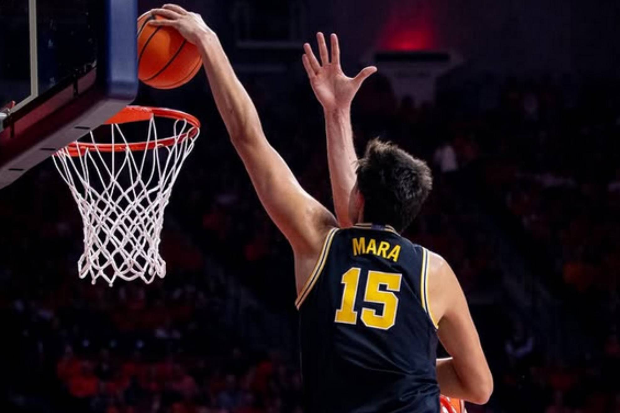 Aday Mara se queda a las puertas de ser nombrado Mejor Pívot de la NCAA
