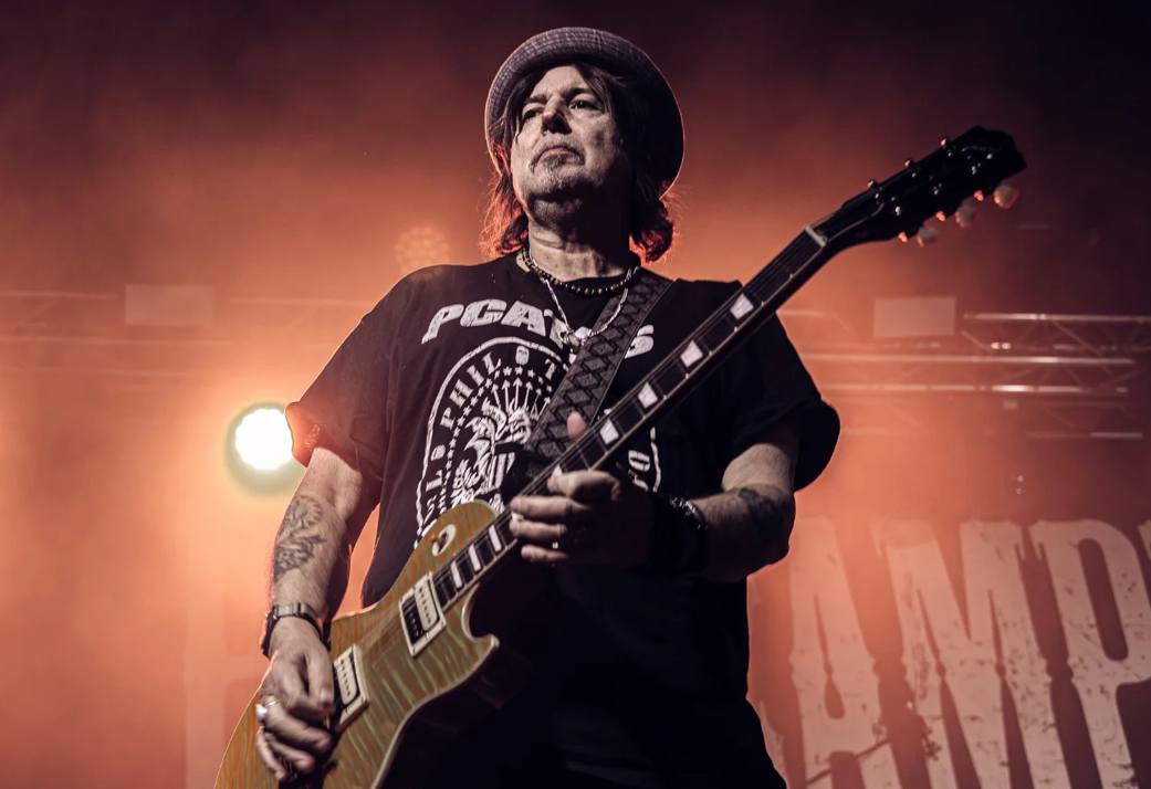 Muere Phil Campbell, mítico guitarrista de Motörhead, a los 64 años
