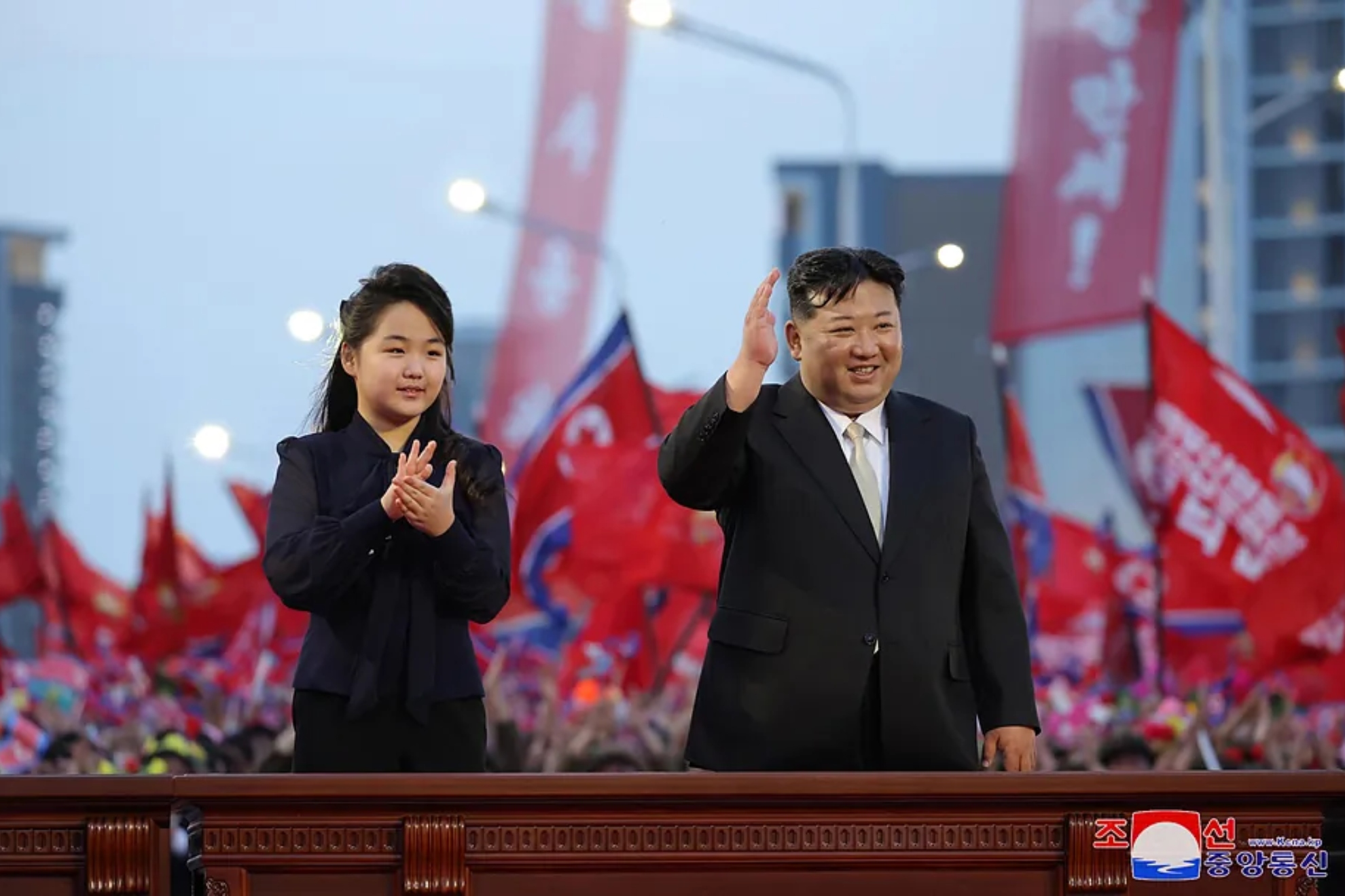 Kim Jong Un reaparece por segunda vez en una semana junto a su hija en ...