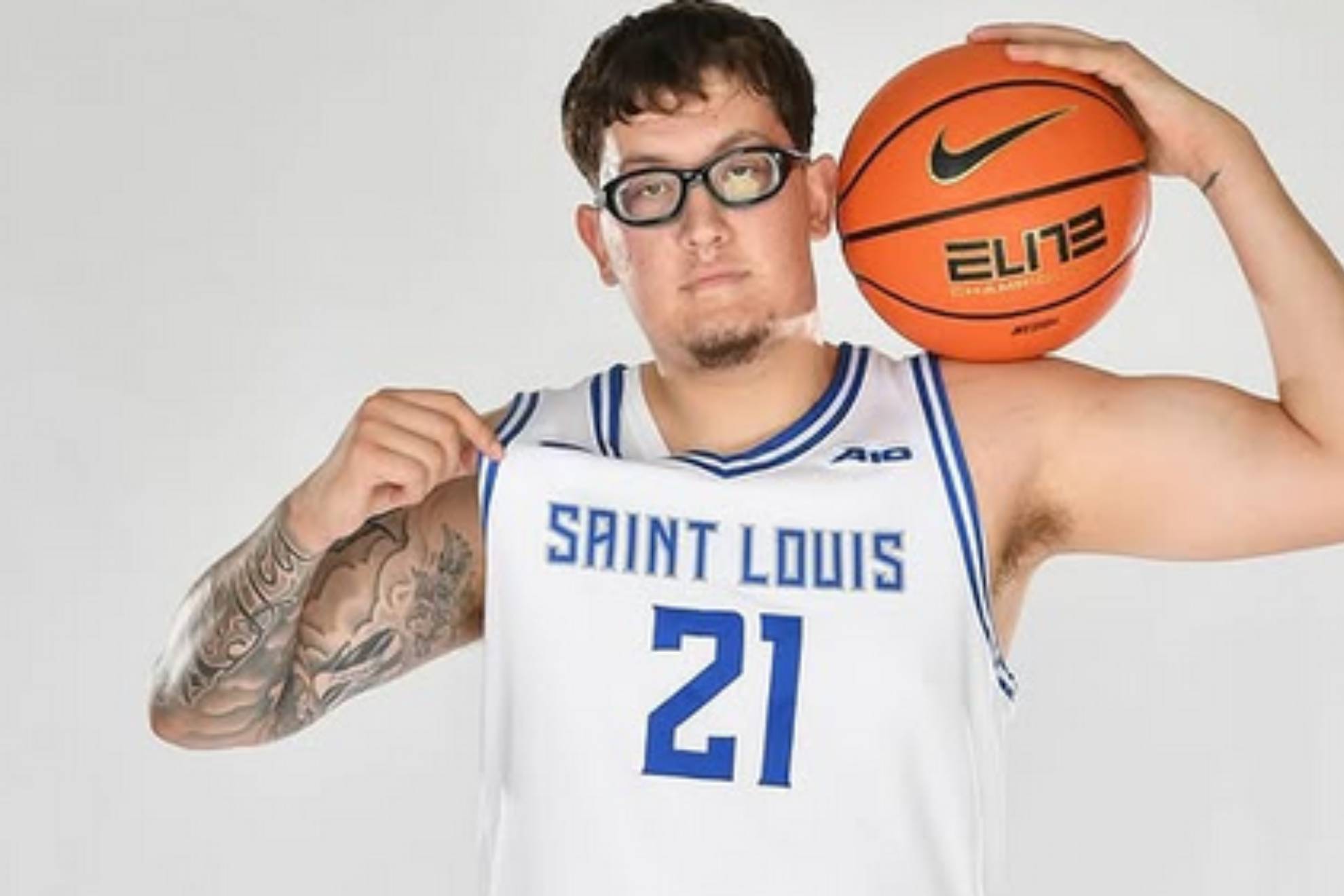 El héroe no normativo y "lento" del baloncesto: Robbie Avila acapara ...