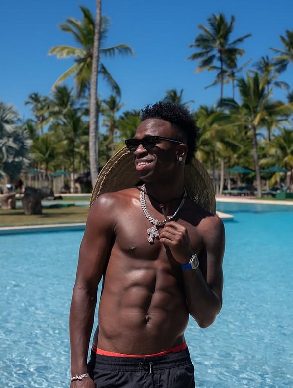 Vinicius celebra que es más millonario en seguidores compartiendo su ...