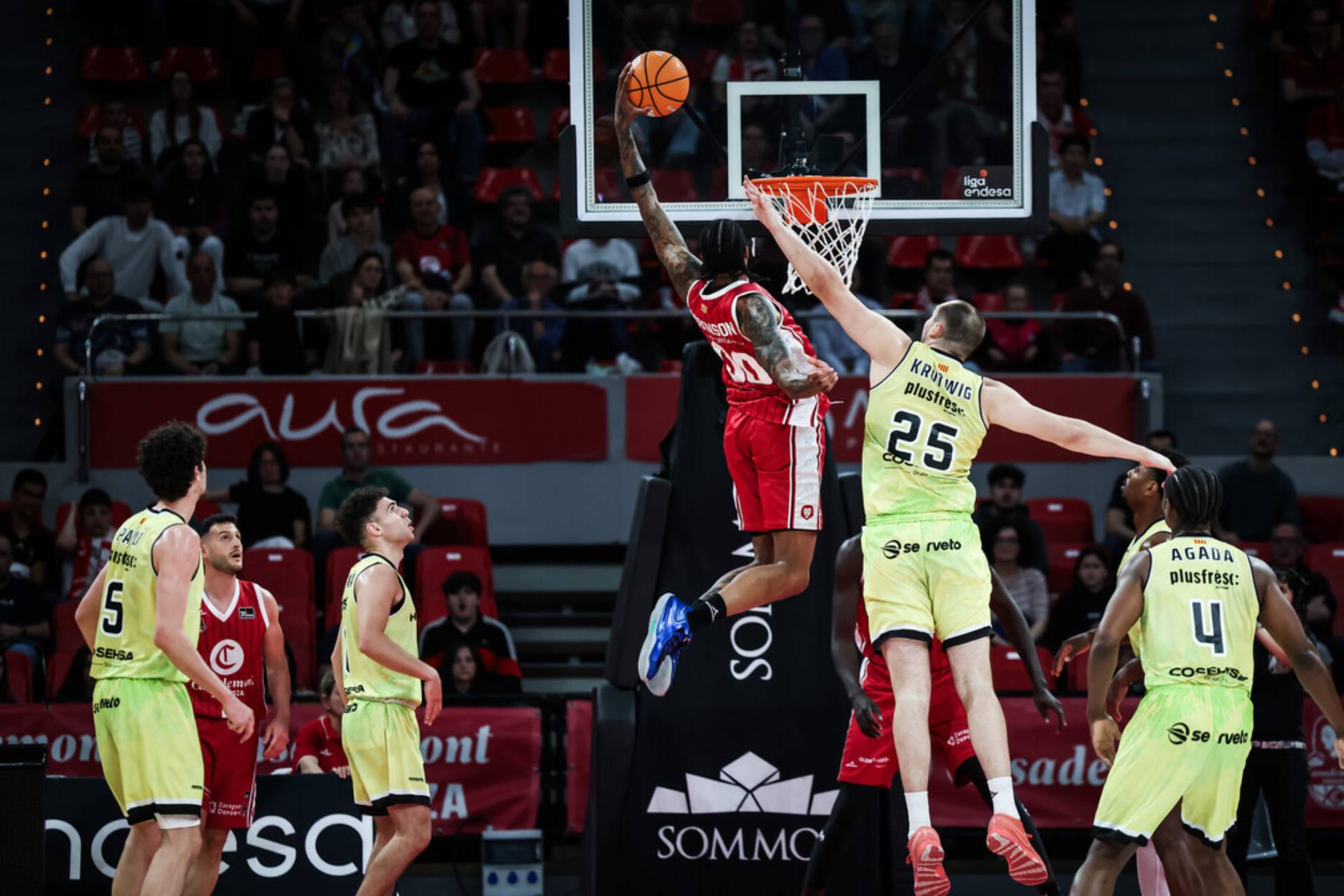 Devin Robinson comanda el recital ofensivo del Casademont Zaragoza