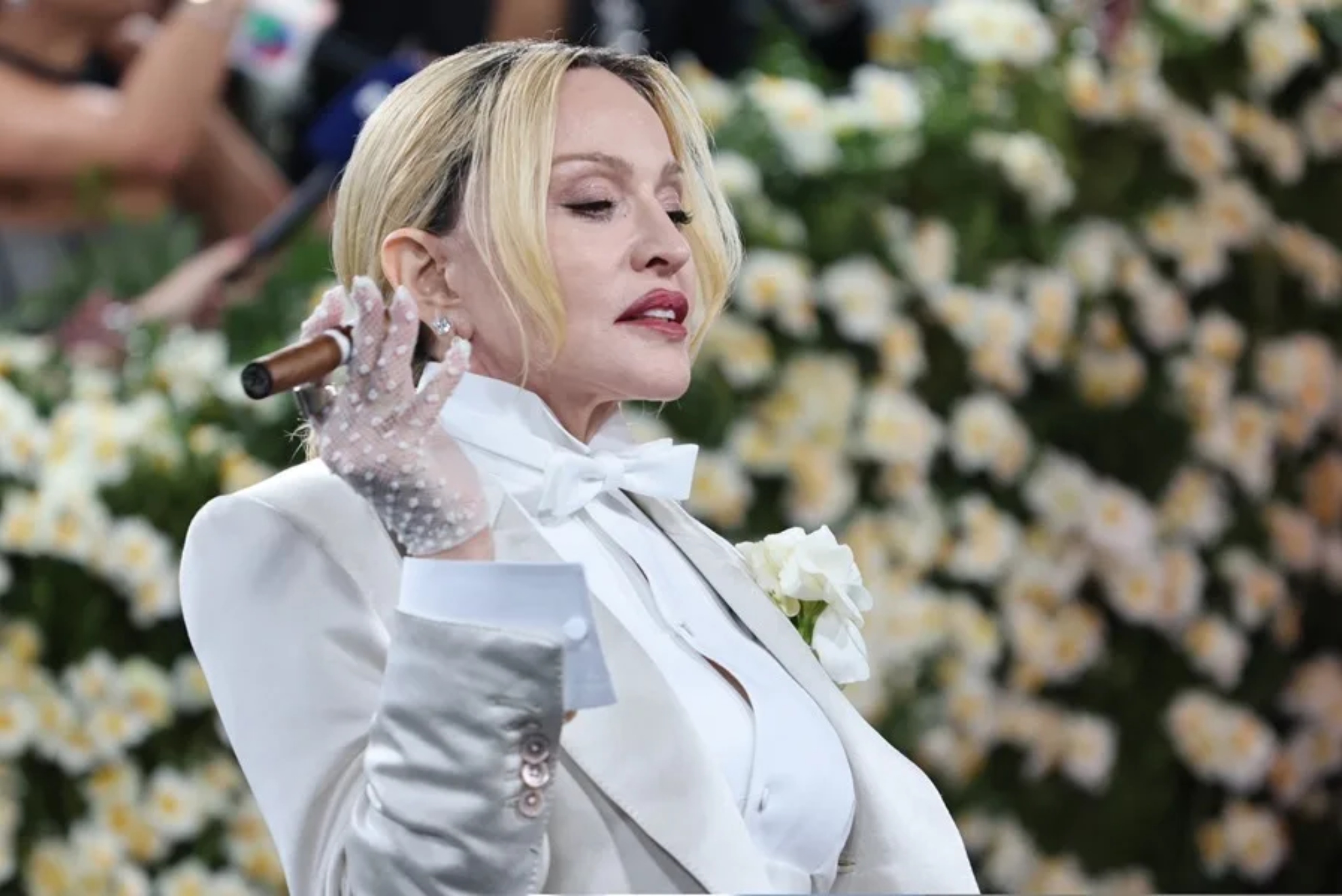 Madonna borra sus redes, innova con un nuevo logo y desata los rumores ...