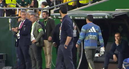 El gesto de Carvajal con los dedos señalando la desidia de Trent ...