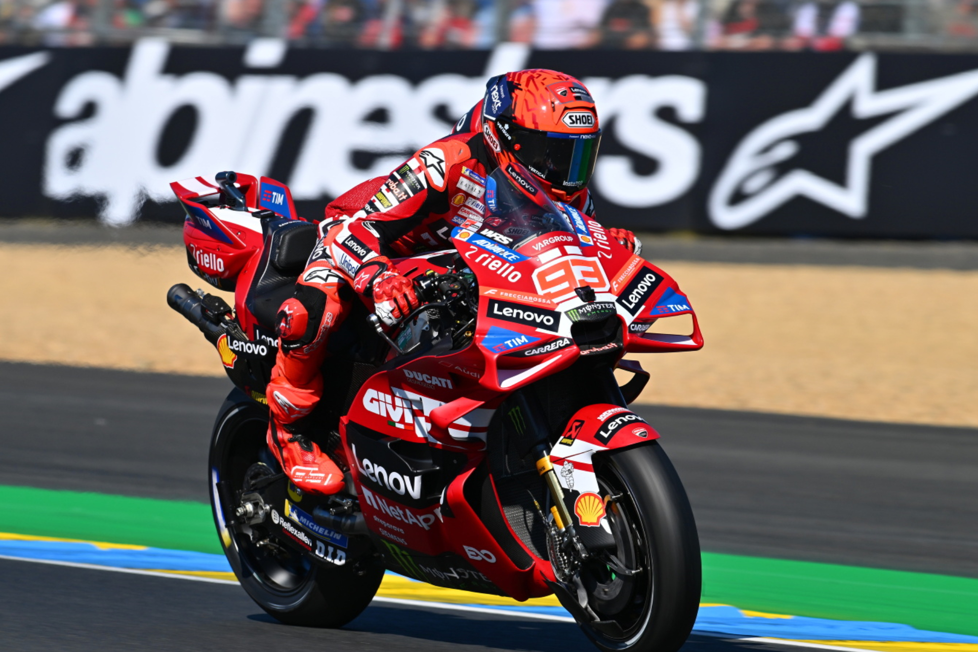 Márquez, roto tras la lesión: "No os dije nada, piloto con brazo y medio"