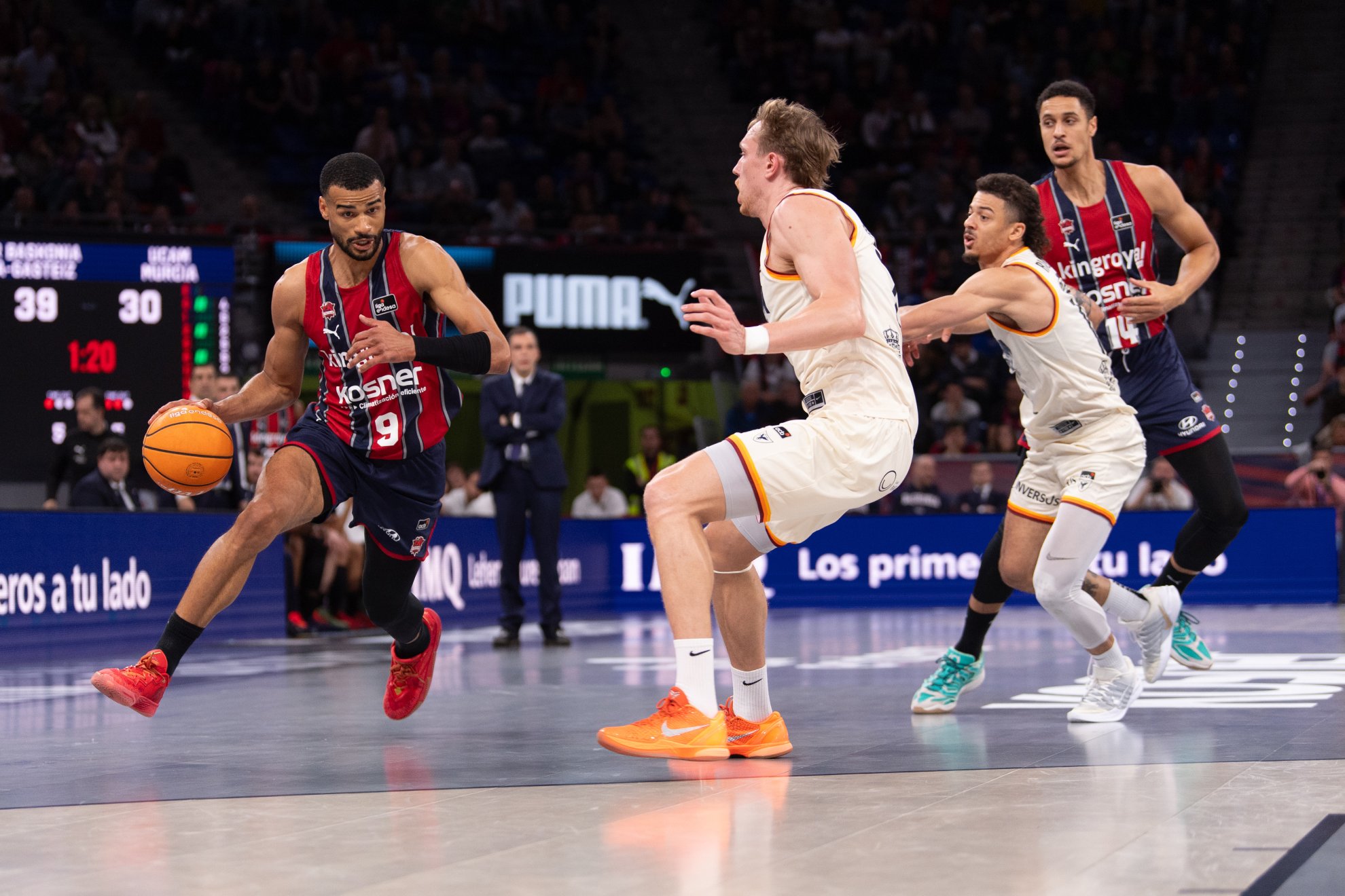 El Baskonia aviva la lucha por el top 4 de la ACB tras vencer al UCAM ...