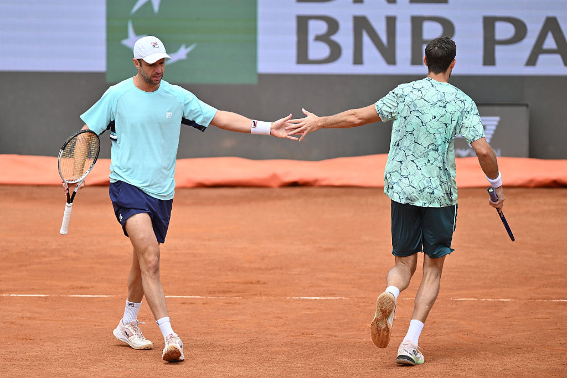 Granollers y Zeballos se meten en cuartos por la retirada de sus rivales