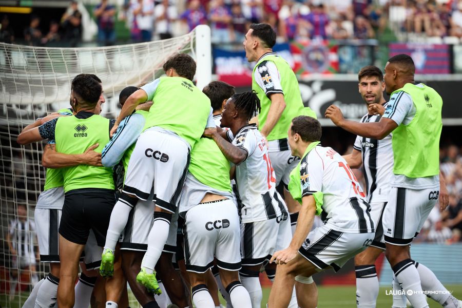 El Castellón se cuela en 'playoffs' para soñar con Primera 35 años después