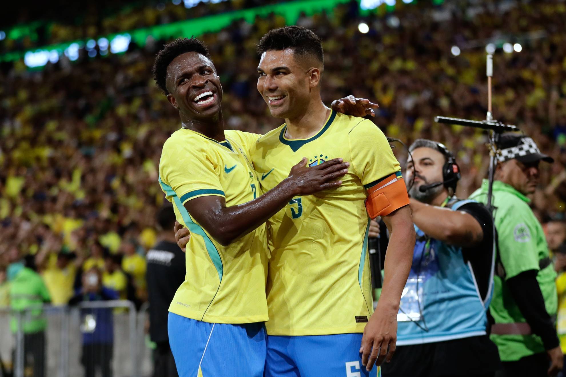 Vinicius da comienzo a la samba de Brasil en Maracaná