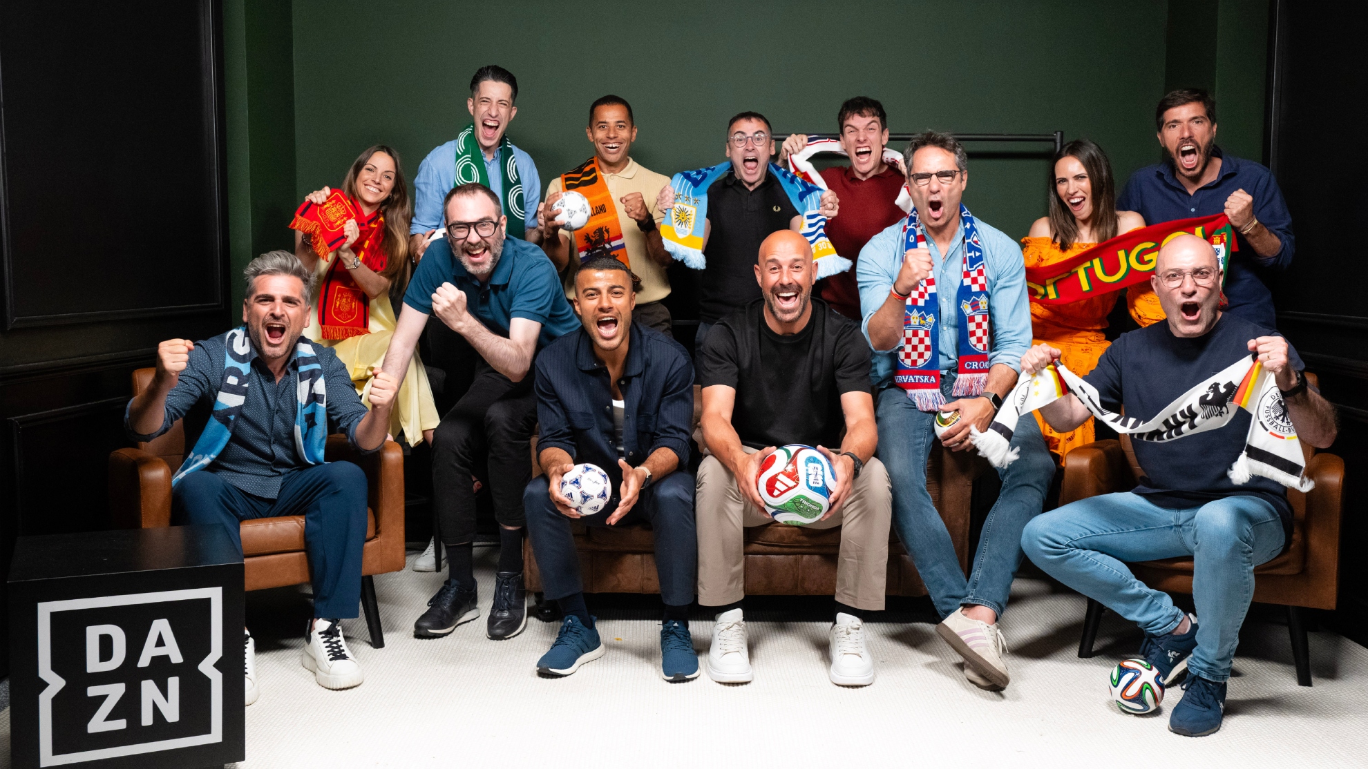 DAZN levanta el telón del Mundial con 104 partidos, leyendas y 16 horas ...