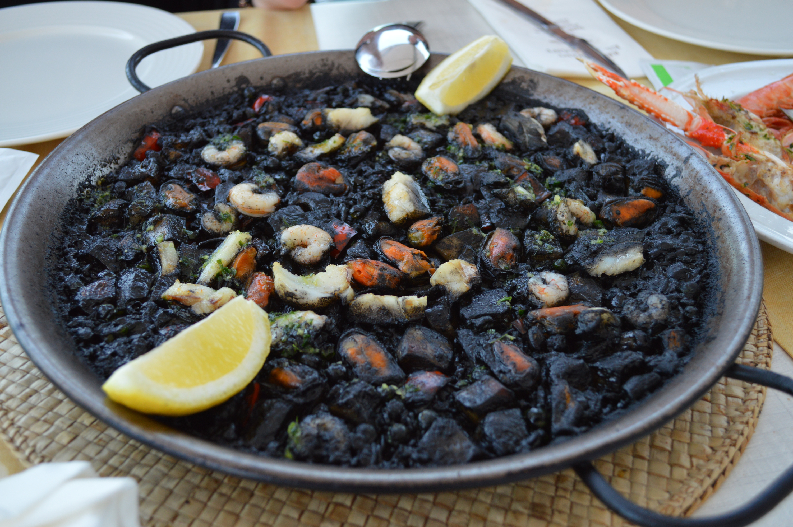 Jordi Cruz, chef, cuenta sus esenciales para un buen arroz negro: “Un ...