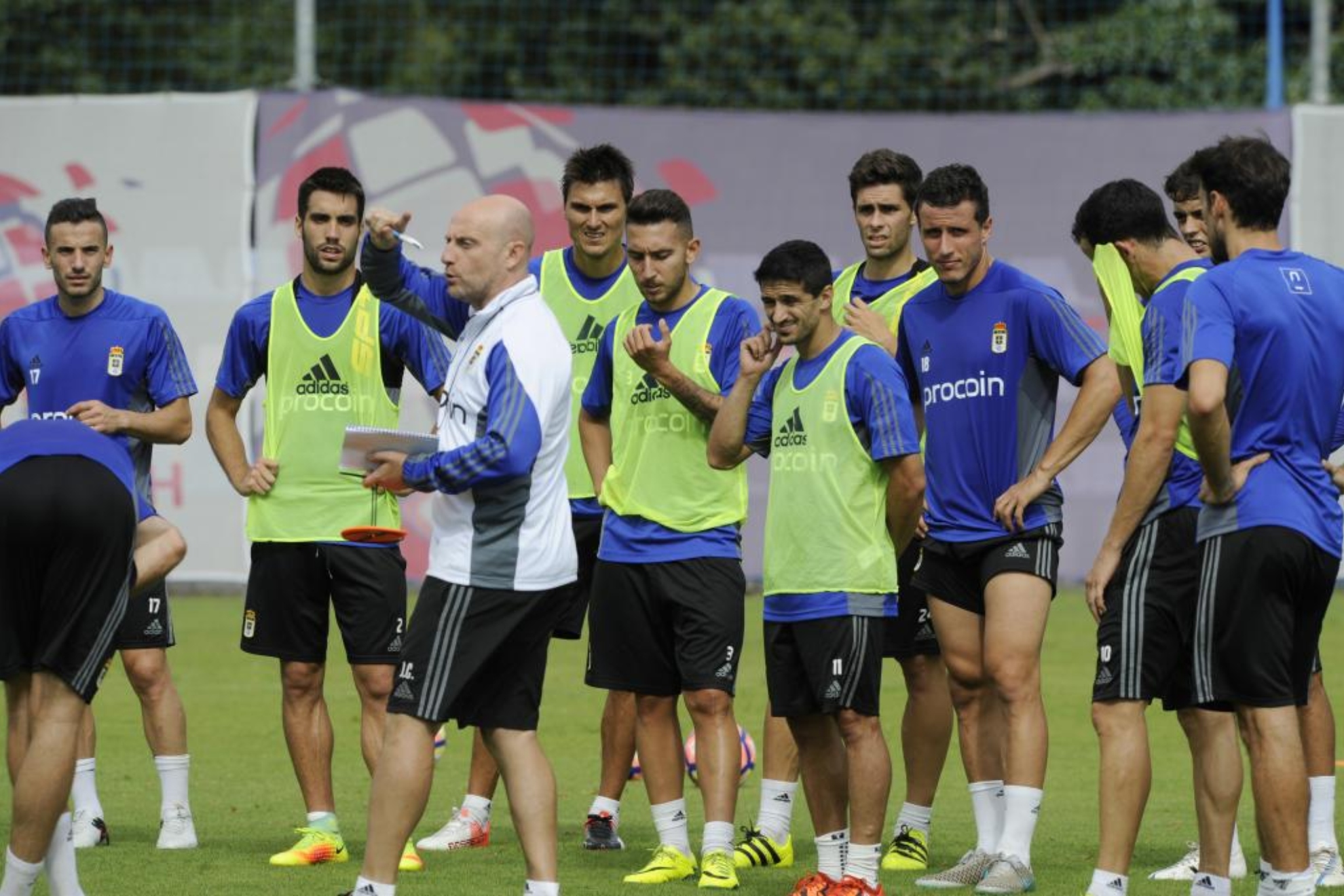 El Oviedo y Calero llegan a un acuerdo total para entrenar al equipo
