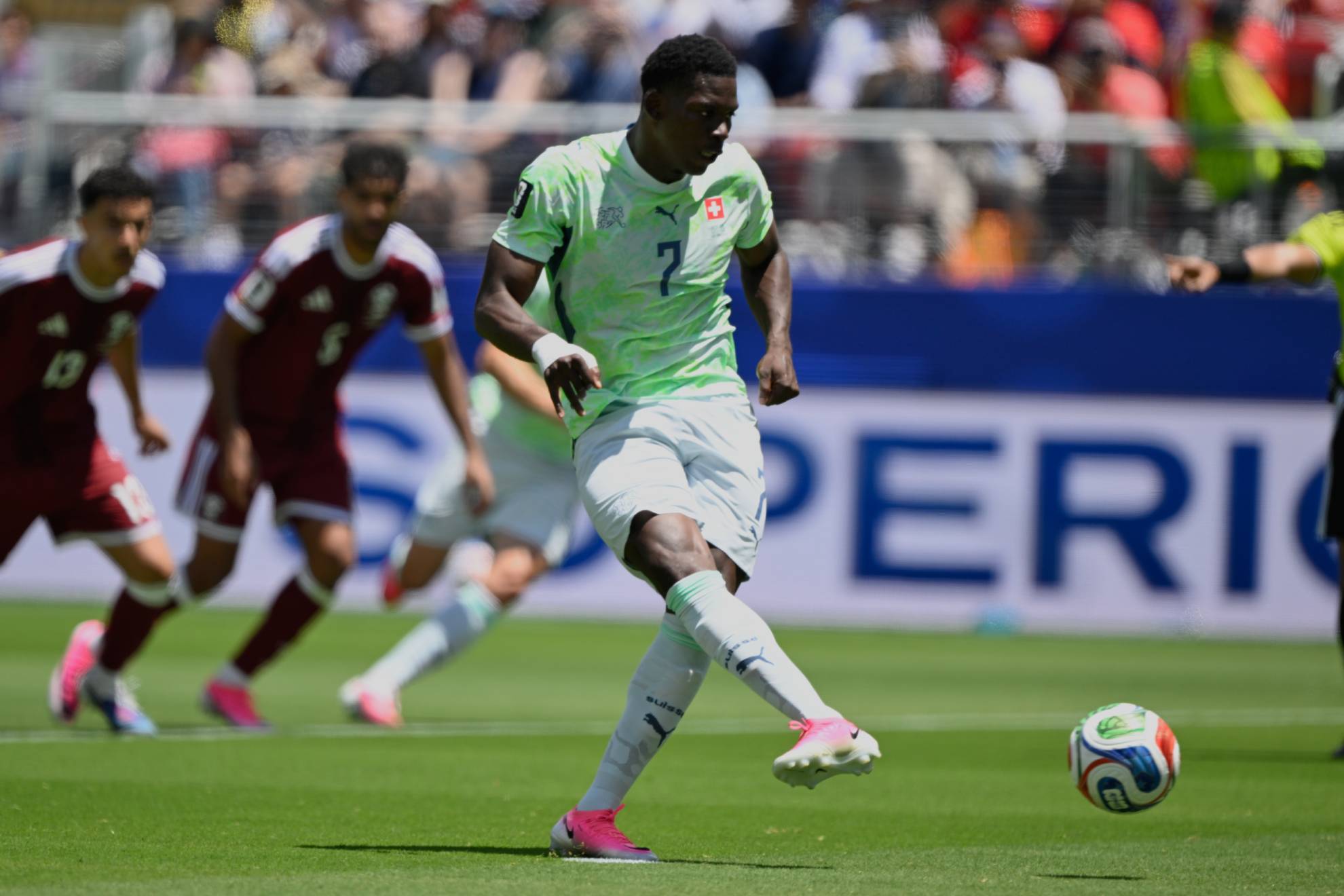 Embolo, el hombre de los debuts