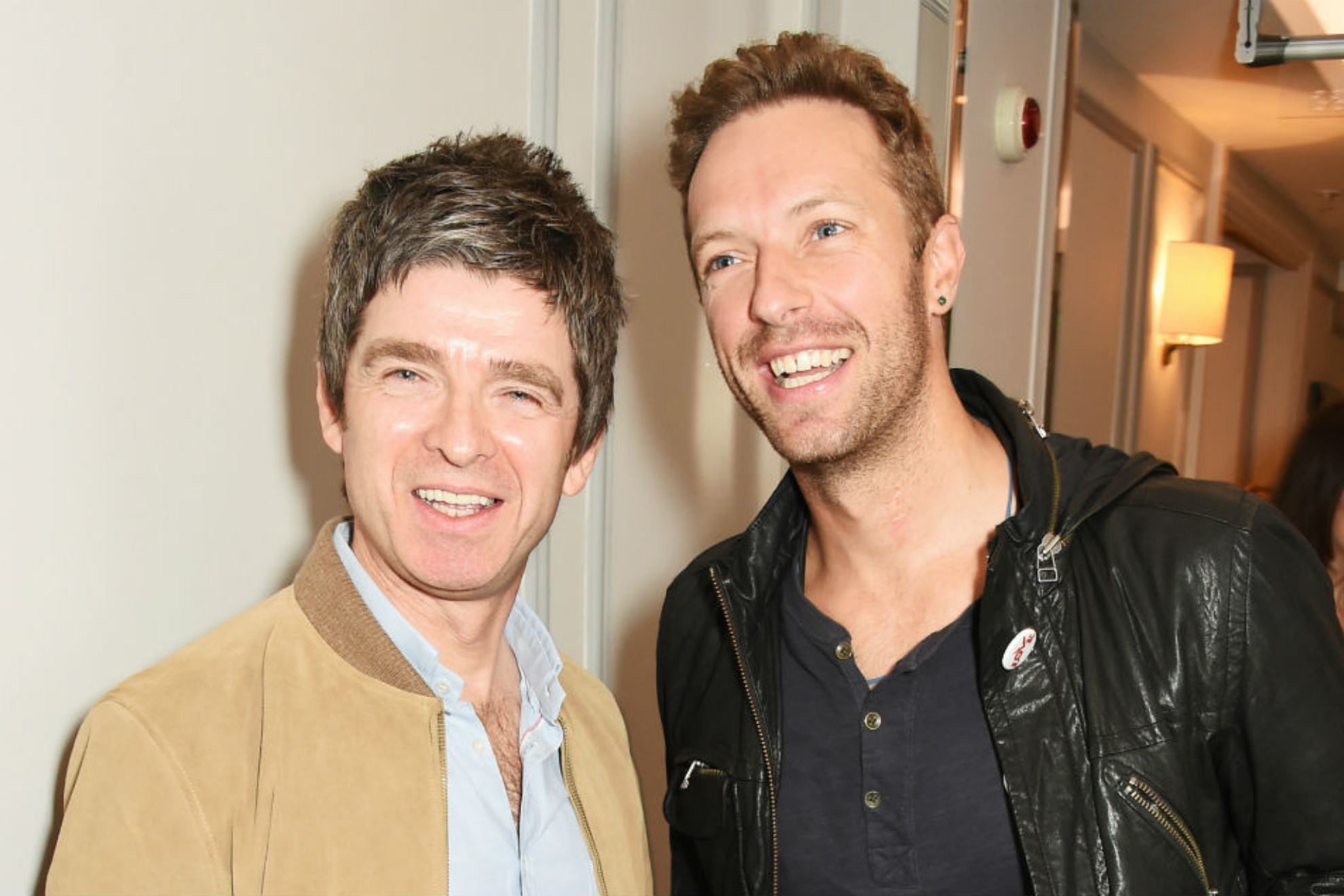 Noel Gallagher critica a Chris Martin, de Coldplay, por el espectáculo ...