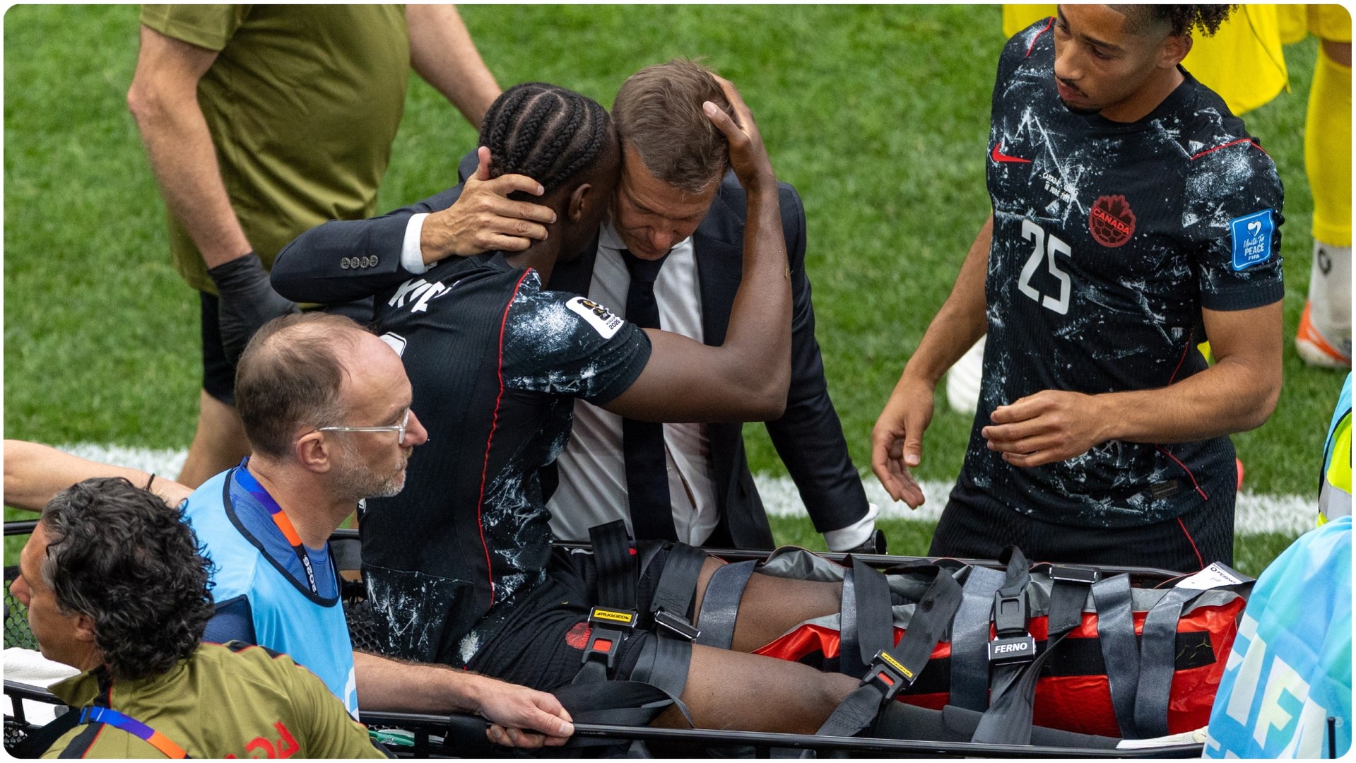 Konaté, feliz en su primer entrenamiento con Francia y arropado por Mbappé